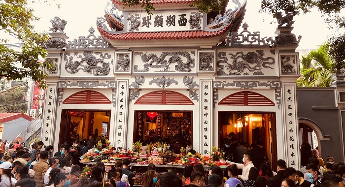 Phu Tay Ho: A place for sightseeing and religion in Hanoi